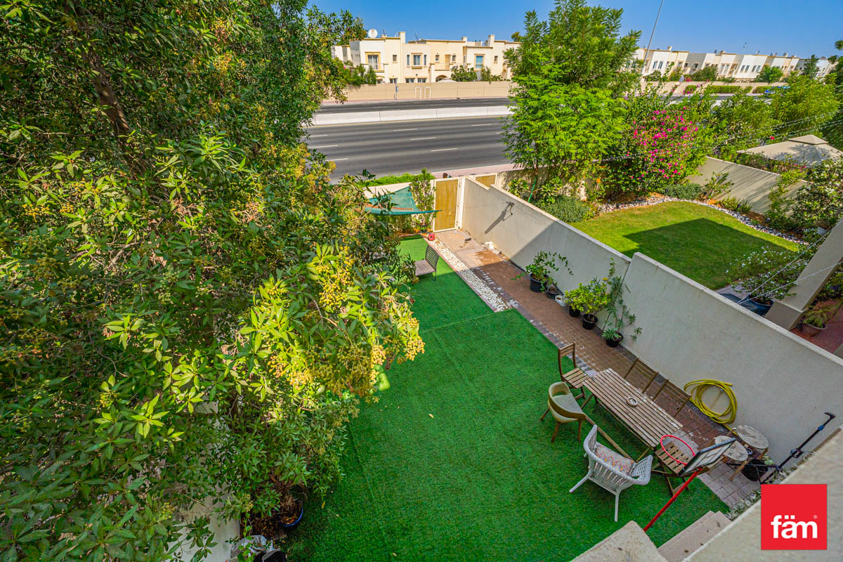 Price 2,200,000 AED | 2 Bedroom Villa for Sale in Springs 10 Dubai - 97451